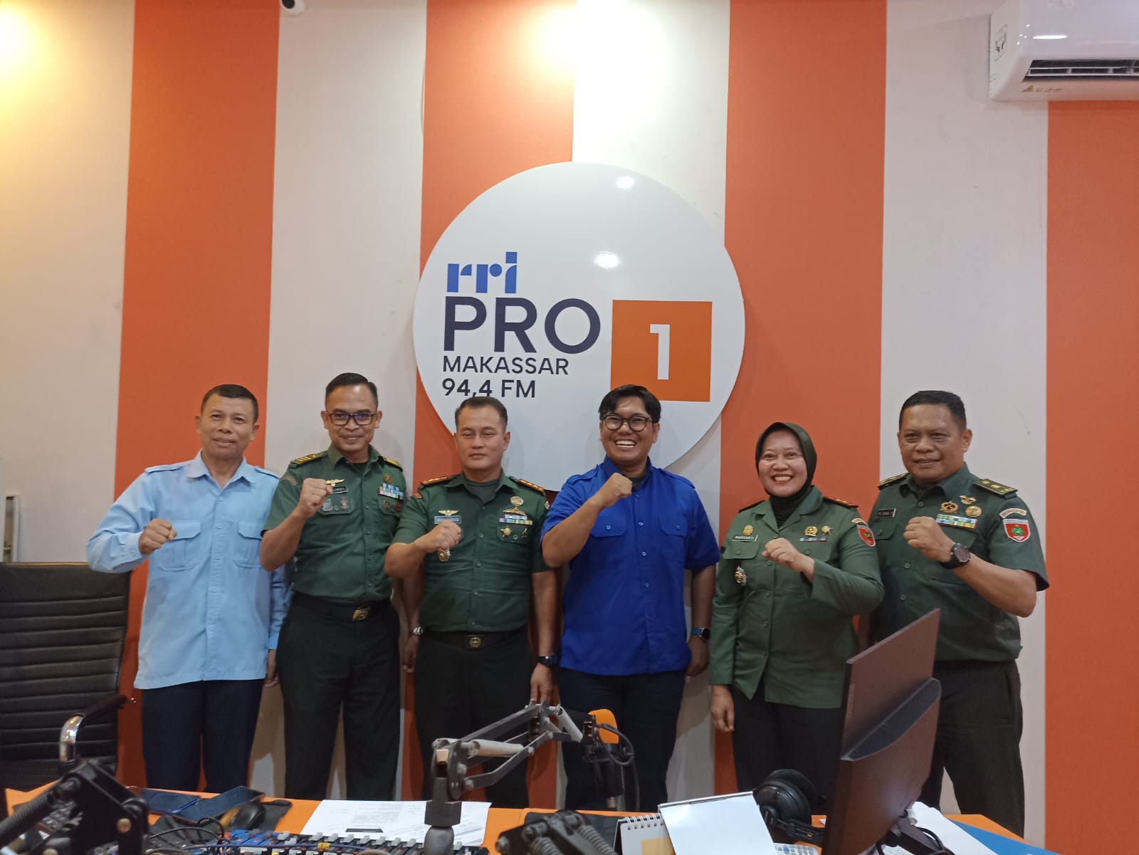 Bekangdam XIV/Hsn Dalam Siaran TNI (Interaktif) RRI Makassar : Bahas ...