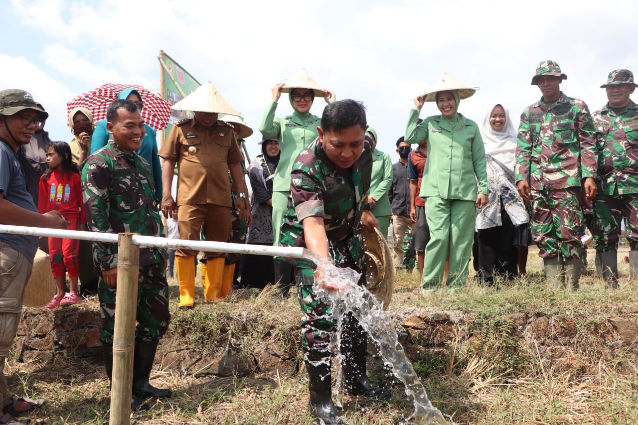Pangdam Hasanuddin Resmikan 5 Titik Sumur Bor dan Tanam Padi di ...